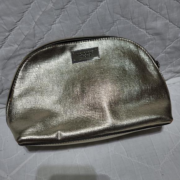 Victoria's Secret | Bags | 34932 Victorias Secret Gold Metallic Makeup ...
